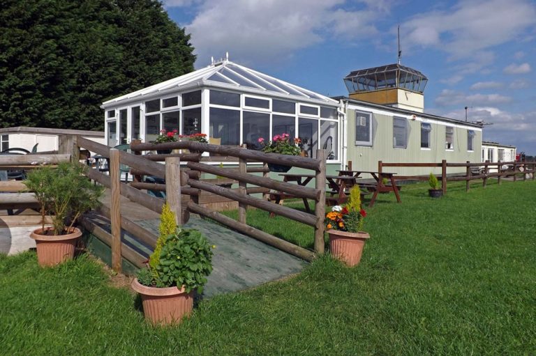 Flight Deck Cafe - Tatenhill Aviation